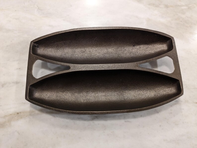 COOL Vintage Lodge Vienna Roll Pan 2FB Cast Iron - Etsy