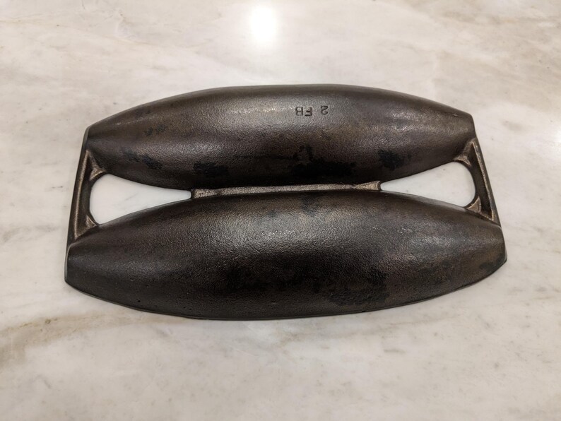 COOL Vintage Lodge Vienna Roll Pan 2FB Cast Iron - Etsy
