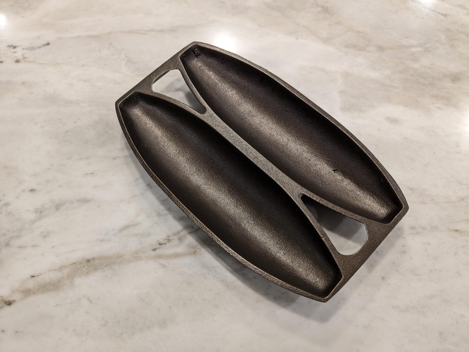 COOL Vintage Lodge Vienna Roll Pan 2FB Cast Iron - Etsy