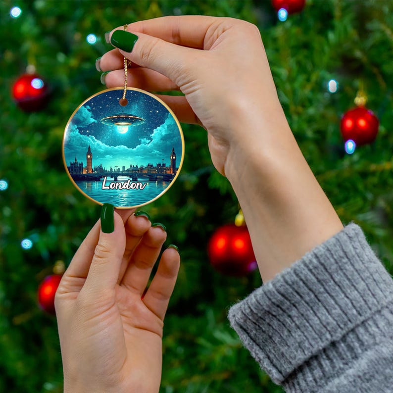 London Ornament, UFO UAP Flying Saucer Space Ship Gift Idea, Travel ...