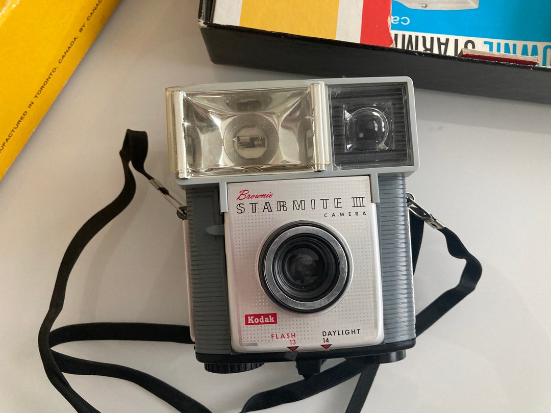 Vintage 1964 Kodak Brownie Starmite II Camera in Box, Film and Flash ...