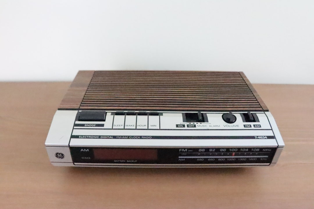 Vintage 1980s General Electric Digital Alarm Clock Radio With Faux ...