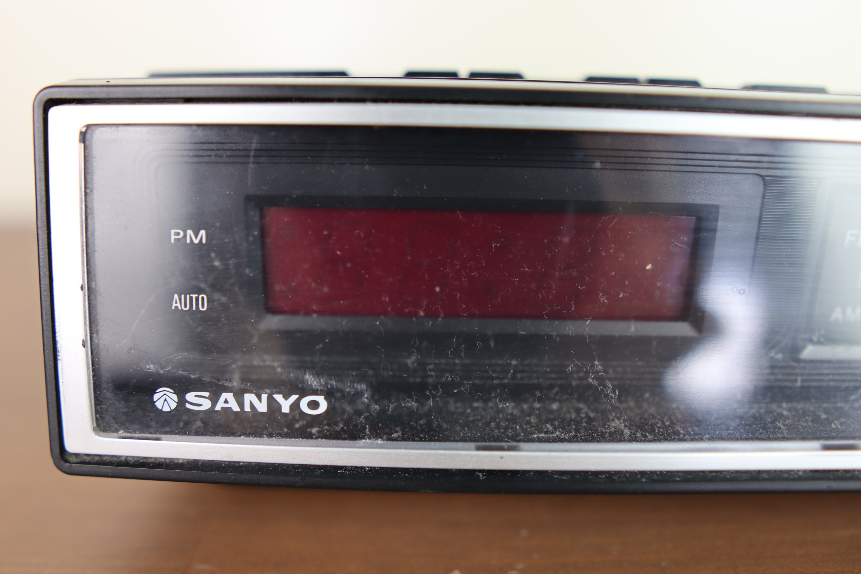 Classic Vintage 1980s Sanyo Bedside Digital Alarm Clock Radio With ...