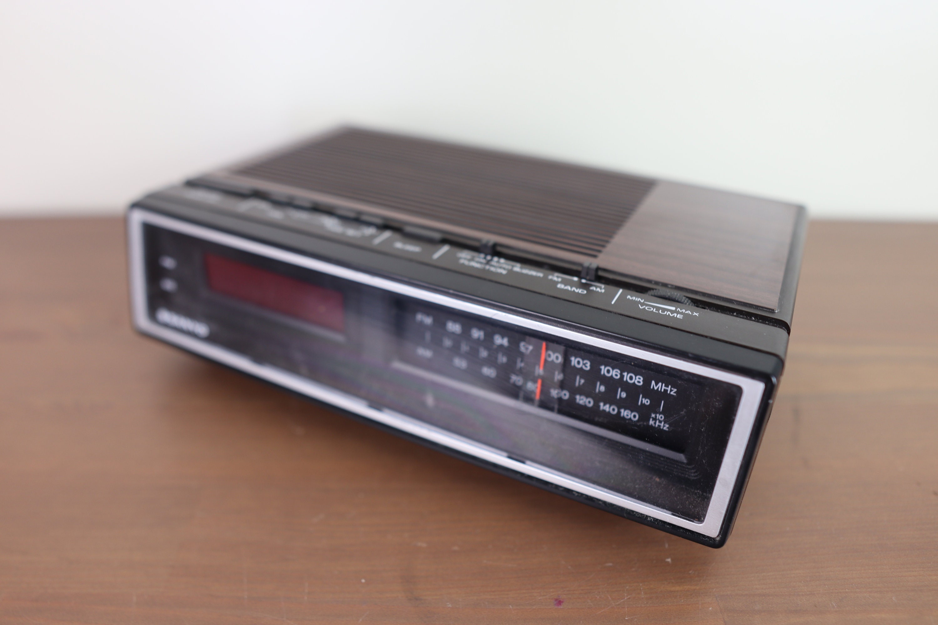 Classic Vintage 1980s Sanyo Bedside Digital Alarm Clock Radio With ...