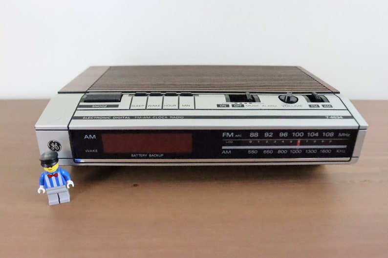 Vintage 1980s General Electric Digital Alarm Clock Radio With Faux ...