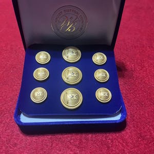RMS Titanic White Star Line 9-piece Officers Tunic Buttons in Display ...