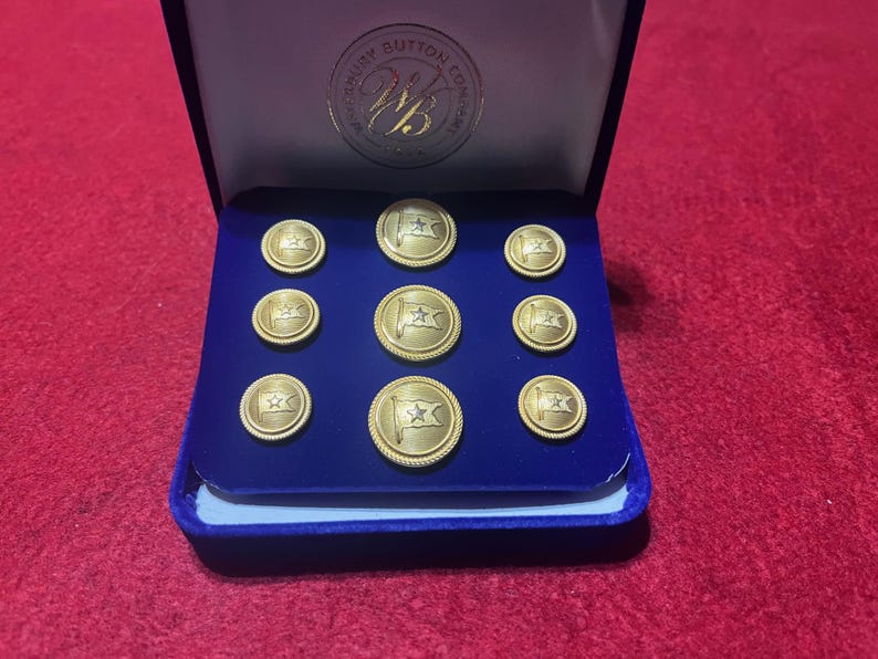 White Star Line RMS Titanic Officers Tunic Buttons Set in Display Case ...