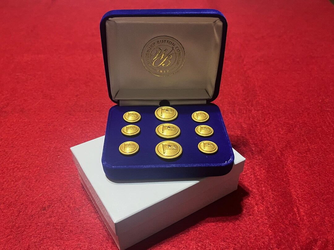 RMS Titanic White Star Line 9-piece Officers Tunic Buttons in Display ...