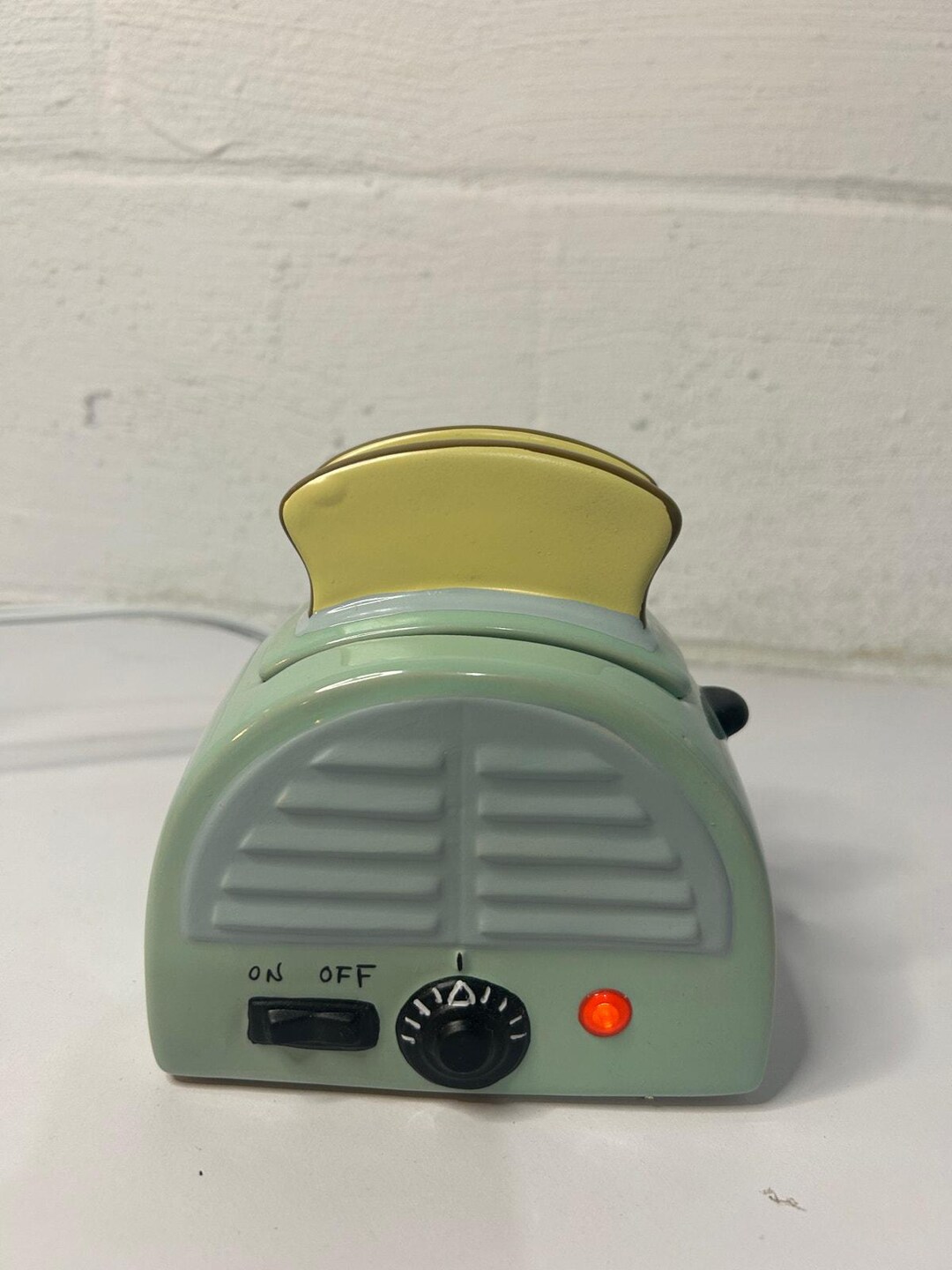 Scentsy Morning Toast Plug in Wax Warmer Toaster Retro Retired NICE ...