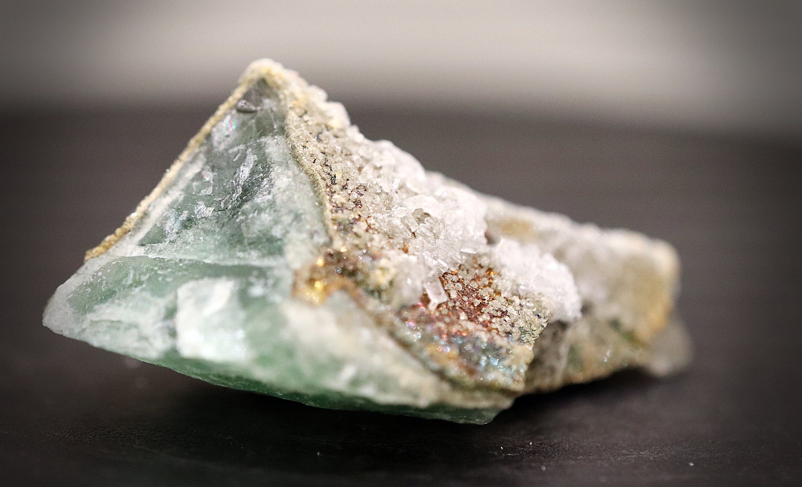 Grüner Fluorit mit Quarz und Pyrit Microkristallen - Etsy.de