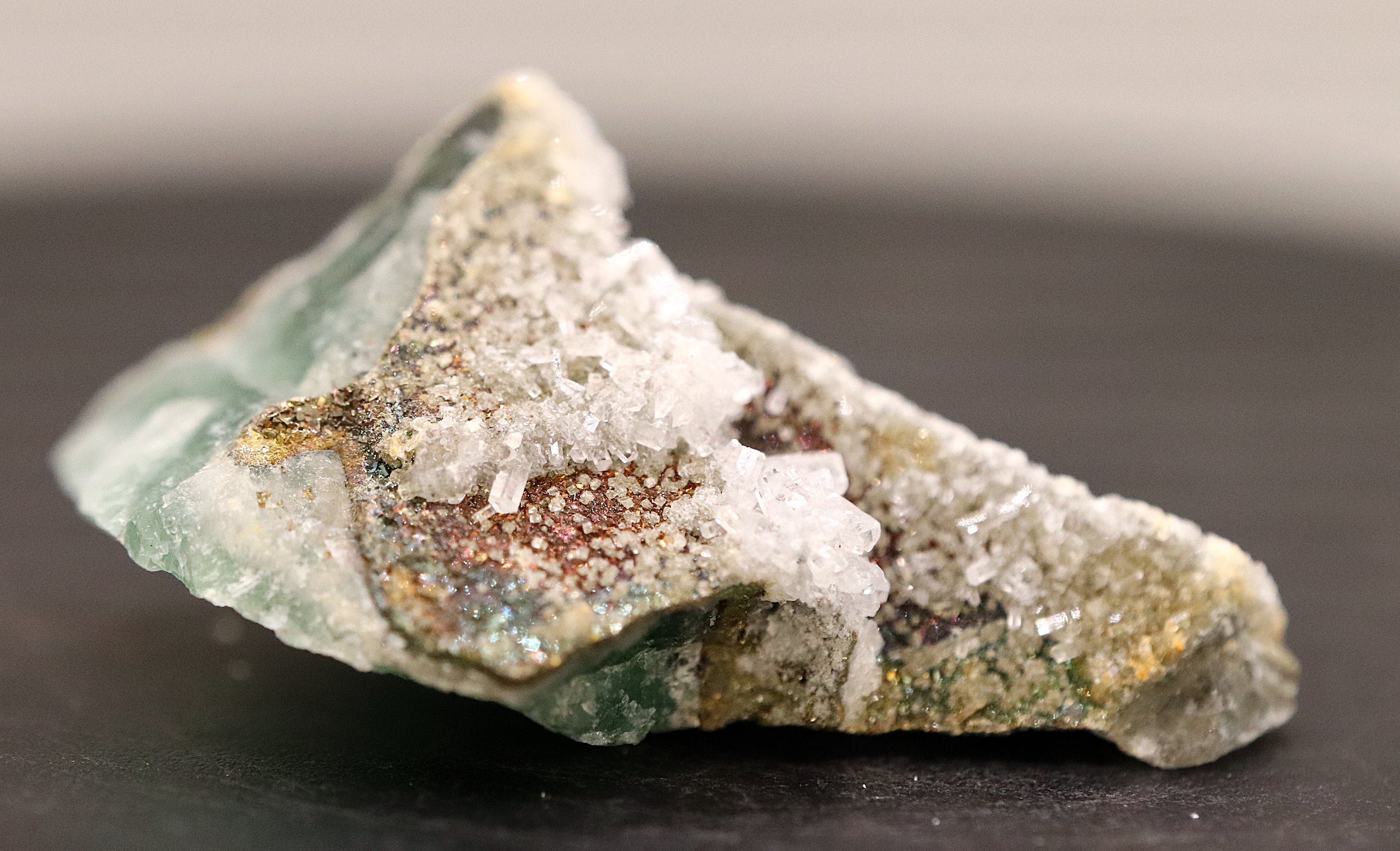 Grüner Fluorit mit Quarz und Pyrit Microkristallen - Etsy.de