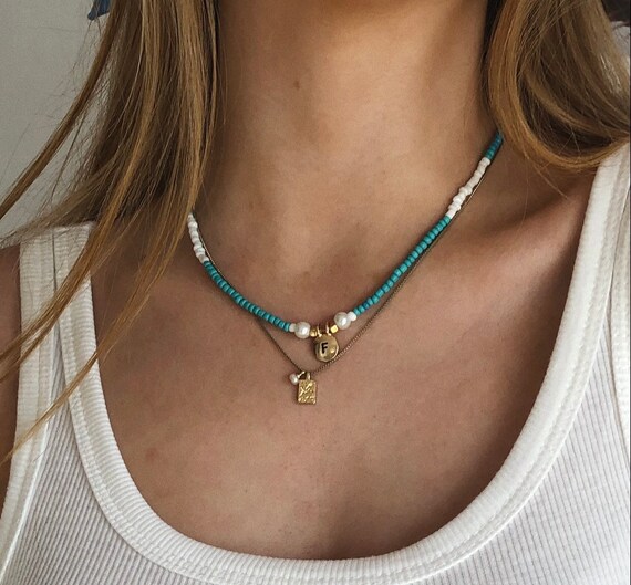 Colliers de perles faits maison avec pendentif en lettres | Etsy