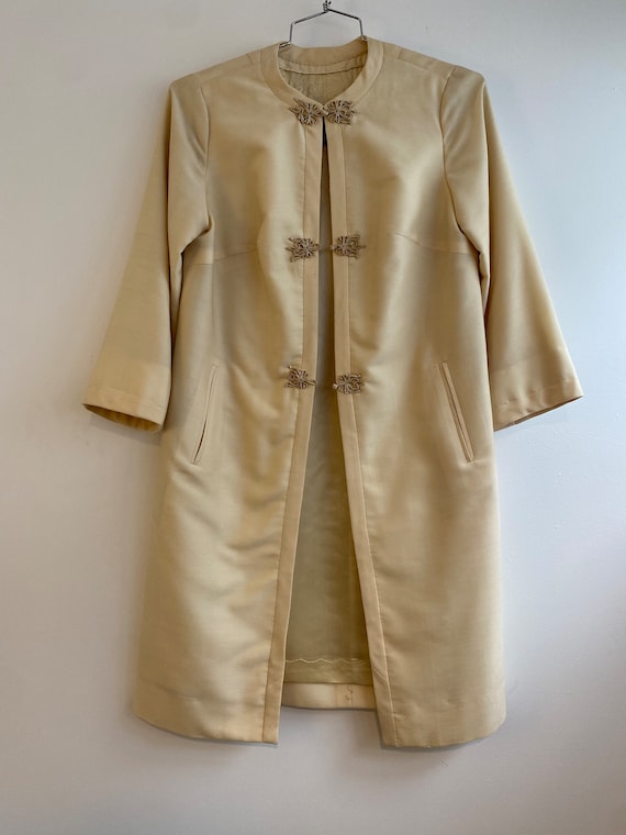 Vintage chinese ivory colored - Gem