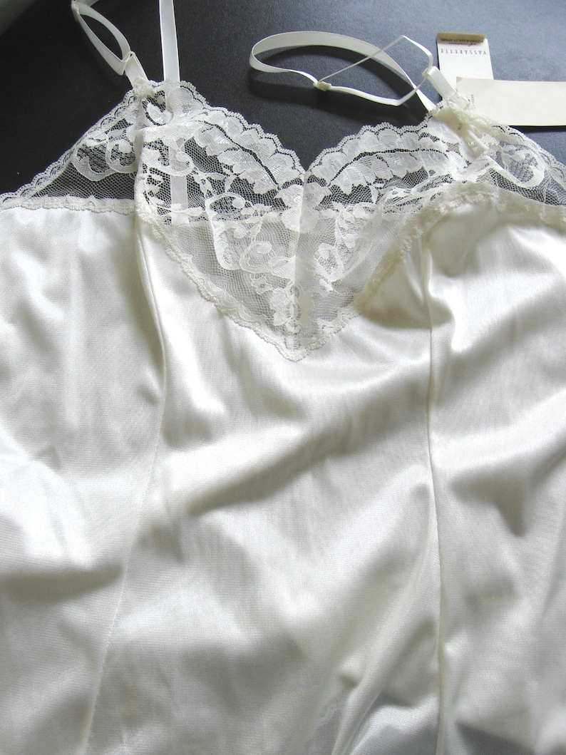 Vintage Vassarette Intimates NEW Women's Signature Lace Pearl Liquid ...