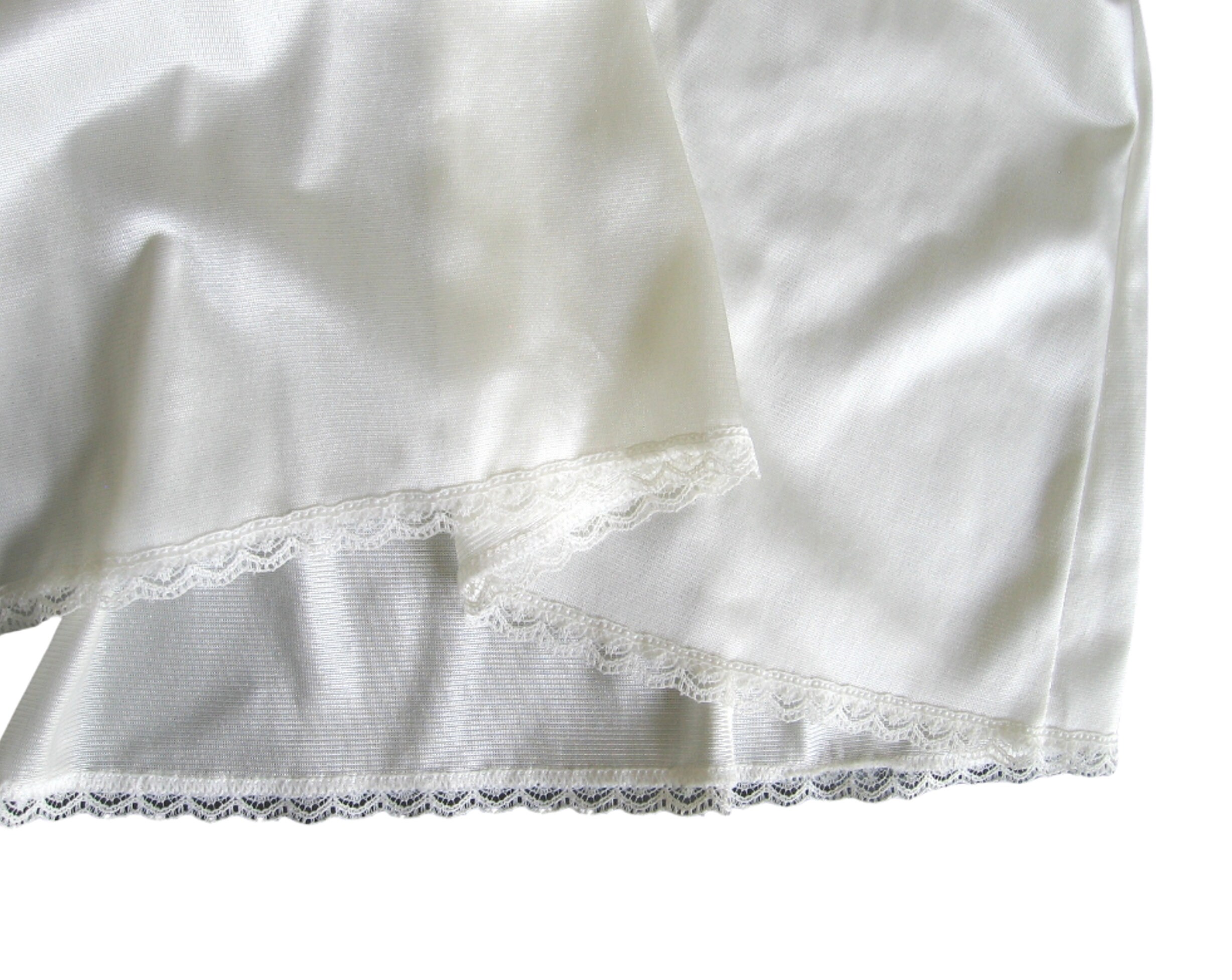 Vintage Vassarette Intimates NEW Women's Signature Lace Pearl Liquid ...
