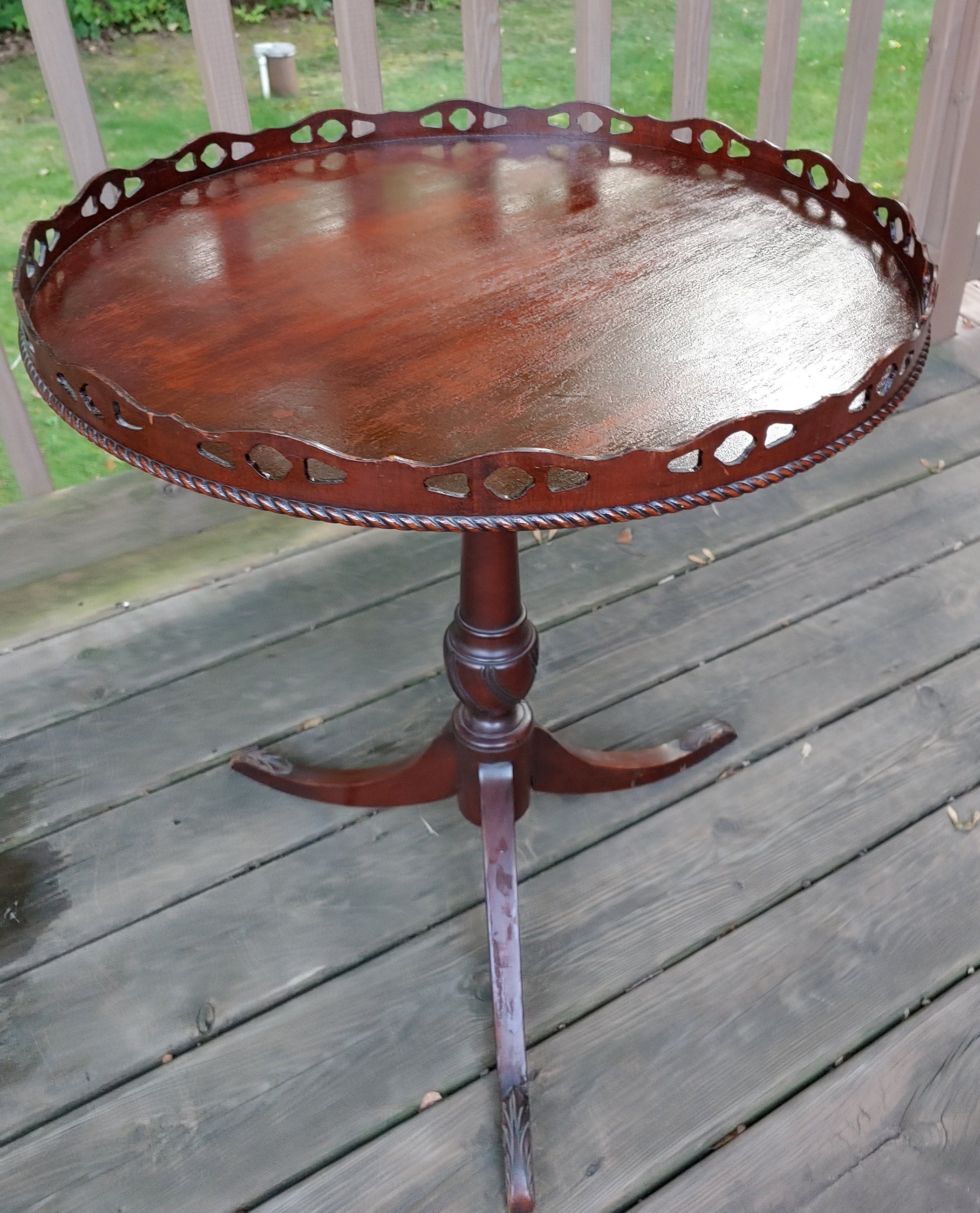 Vintage Small Round Mahogany Table Scalloped Edgethree Legs Carved Feet ...