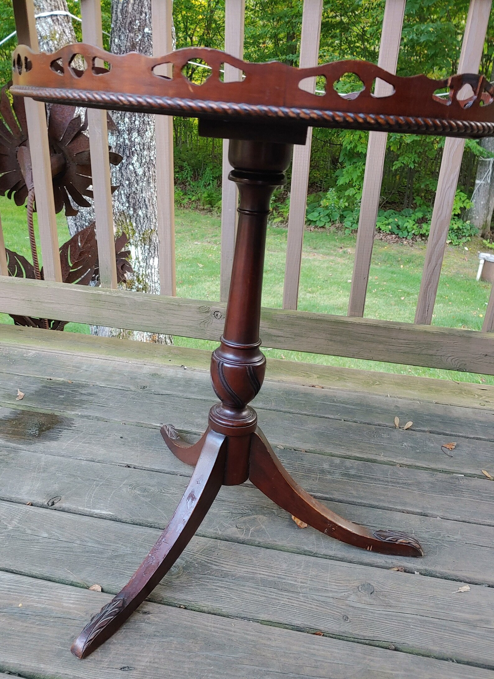 Vintage Small Round Mahogany Table Scalloped Edgethree Legs Carved Feet ...