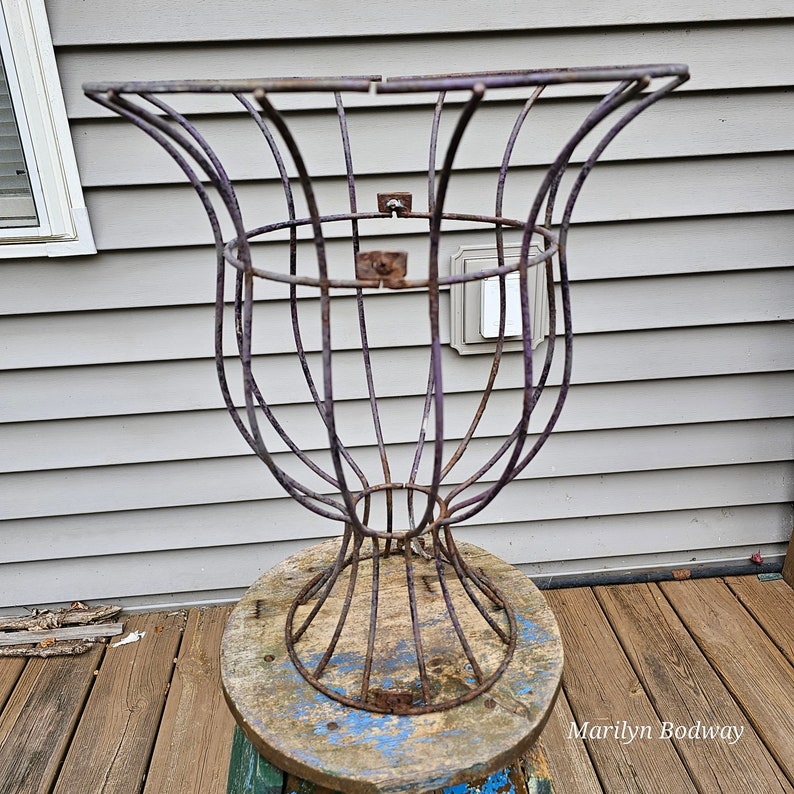 Metal Vintage Heavy Wire Plant Stand Urn Shape Basket Porch Deck Patio ...
