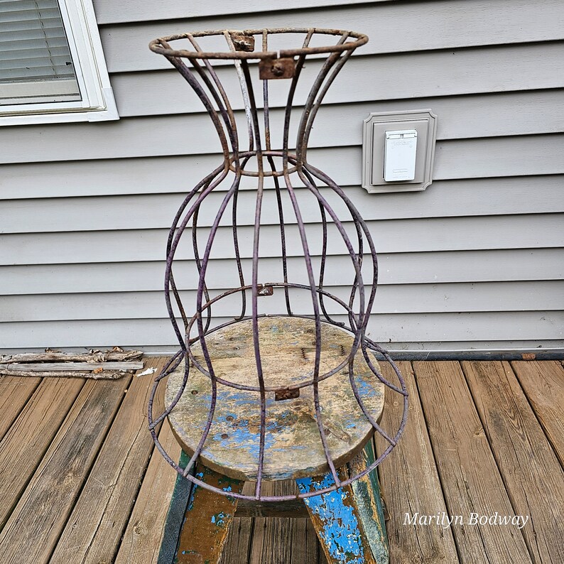 Metal Vintage Heavy Wire Plant Stand Urn Shape Basket Porch Deck Patio ...