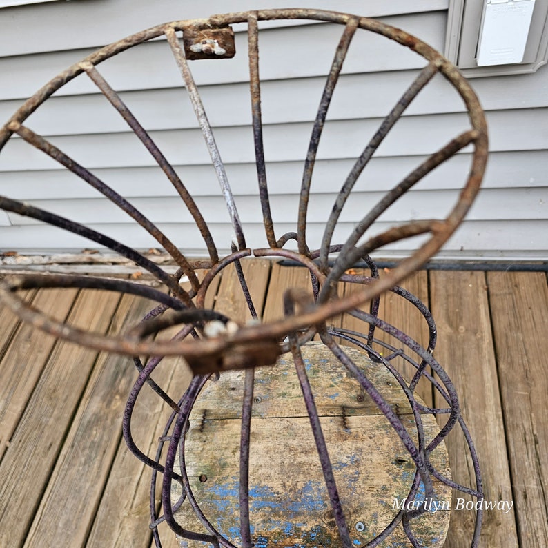 Metal Vintage Heavy Wire Plant Stand Urn Shape Basket Porch Deck Patio ...