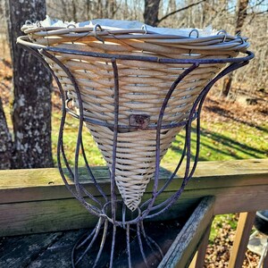Metal Vintage Heavy Wire Plant Stand Urn Shape Basket Porch Deck Patio ...