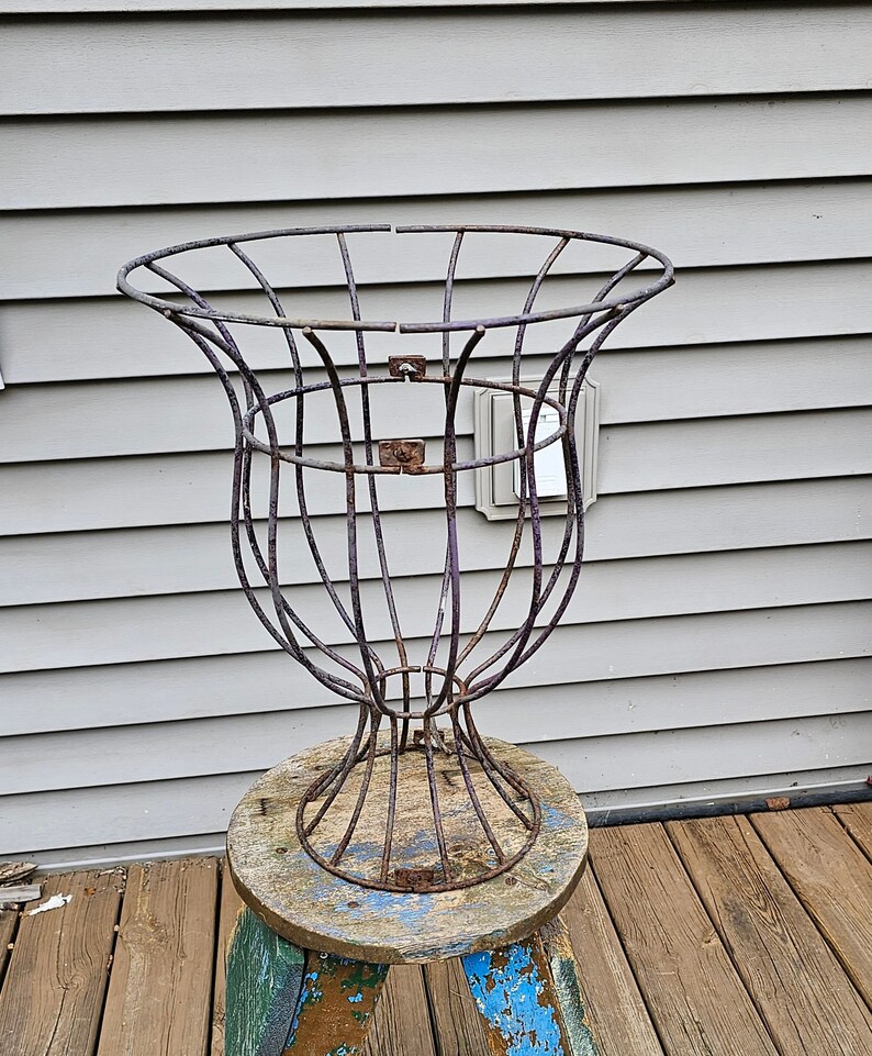 Metal Vintage Heavy Wire Plant Stand Urn Shape Basket Porch Deck Patio ...