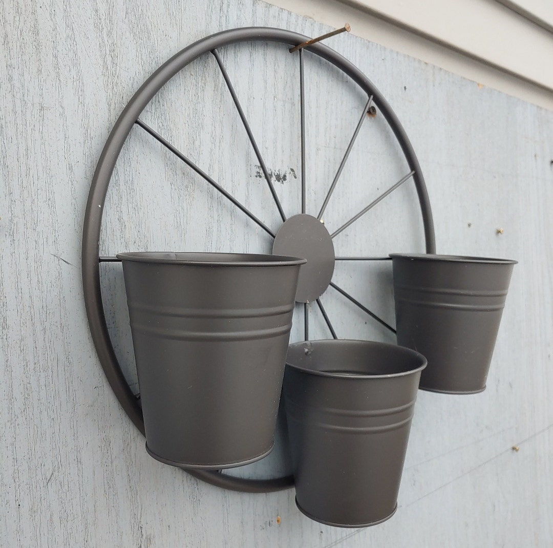 Rustic Wagon Wheel Planter, 3 Pots, Wheel Shape, Flower Decoration ...