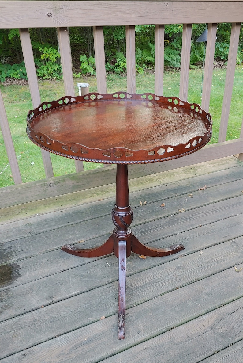 Vintage Small Round Mahogany Table Scalloped Edgethree Legs Carved Feet ...