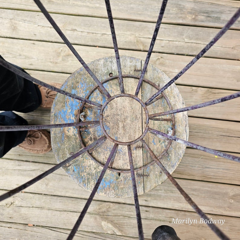 Metal Vintage Heavy Wire Plant Stand Urn Shape Basket Porch Deck Patio ...