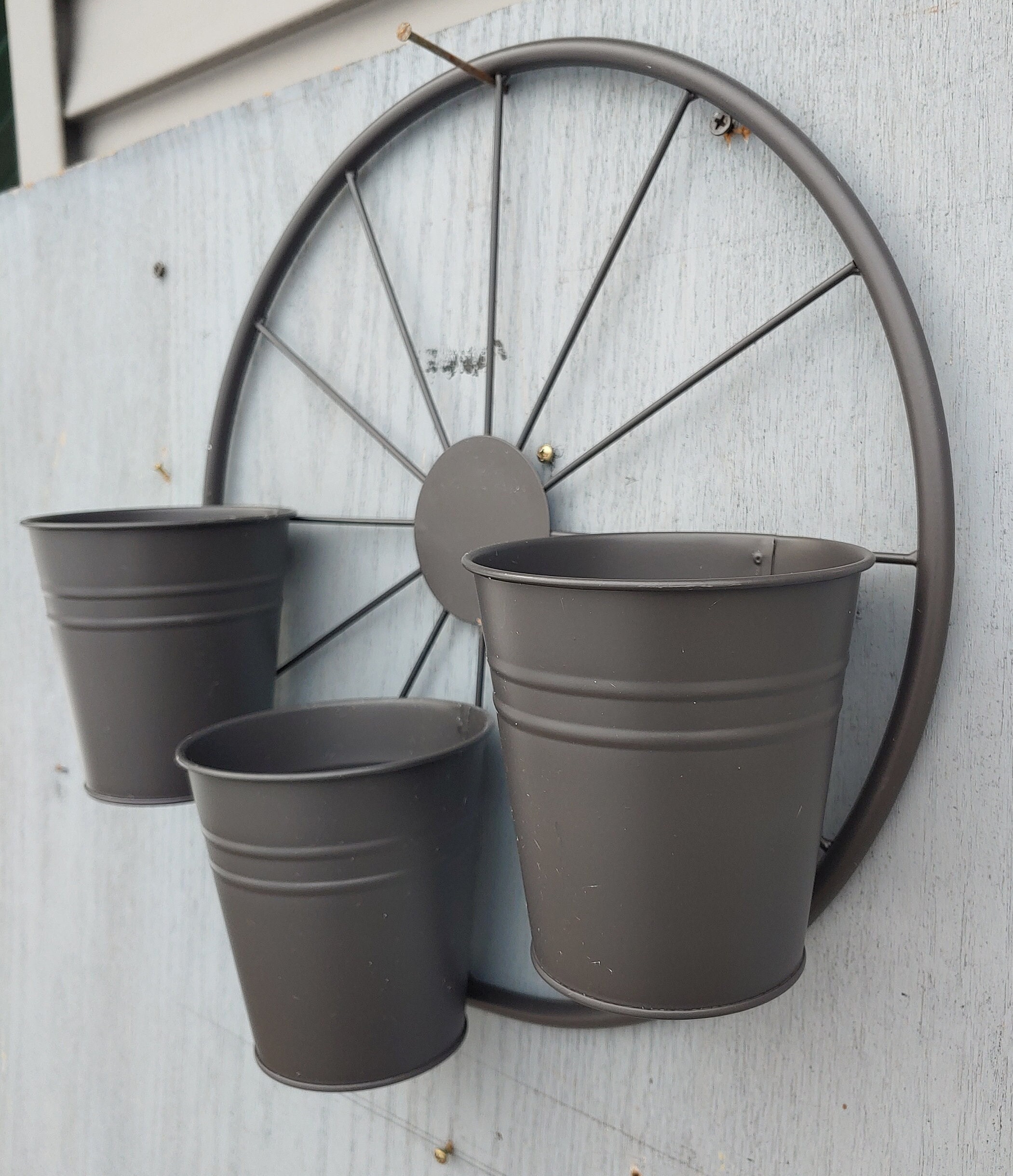 Rustic Wagon Wheel Planter, 3 Pots, Wheel Shape, Flower Decoration ...