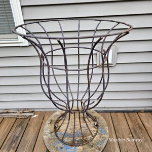 Metal Vintage Heavy Wire Plant Stand Urn Shape Basket Porch Deck Patio ...