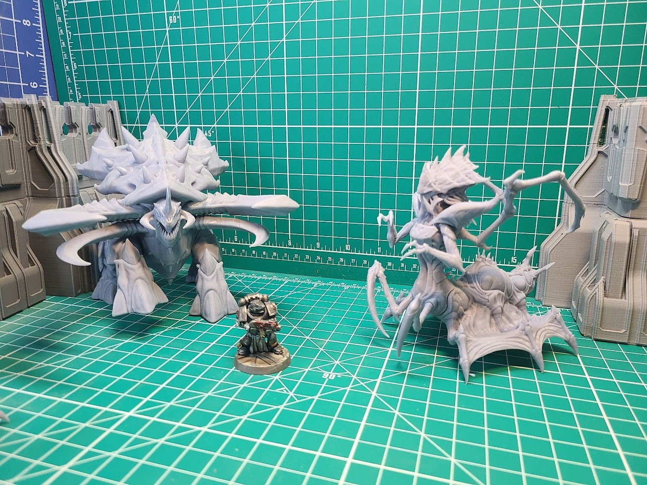 Hive Queen Prime Full-scale Multi-part Kit | Miniatures Wargaming Kits ...