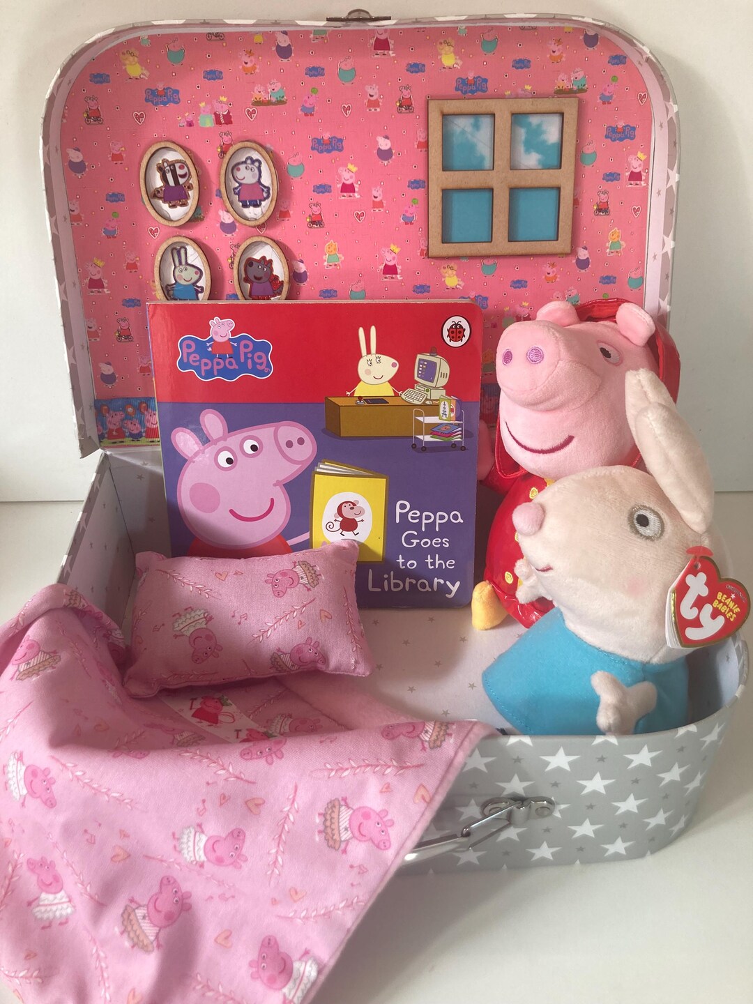 Peppa Pig and Rebecca Rabbit Tucked up in Their Cosy Bedroom Suitcase ...