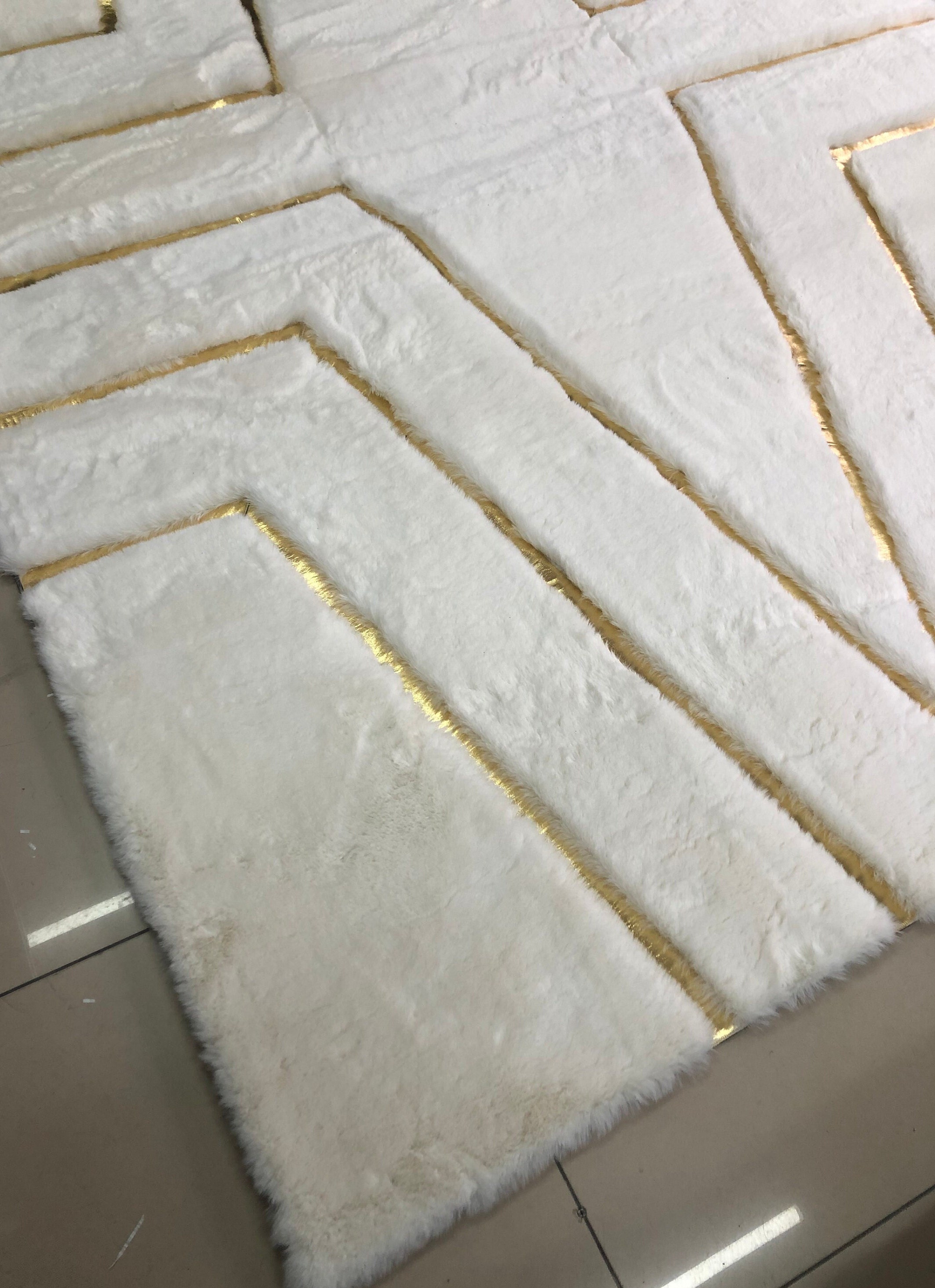 Geometric Plush White Gold Faux Leather Living Room Rug, Large White ...