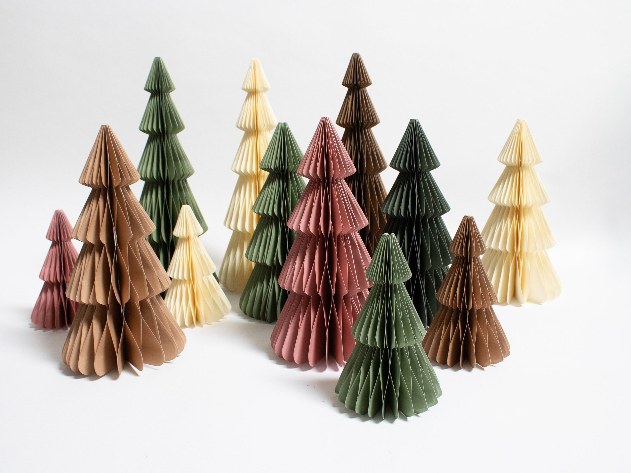 Weihnachtsbaum aus Papier, nachhaltiger Tannenbaum, Papier ...