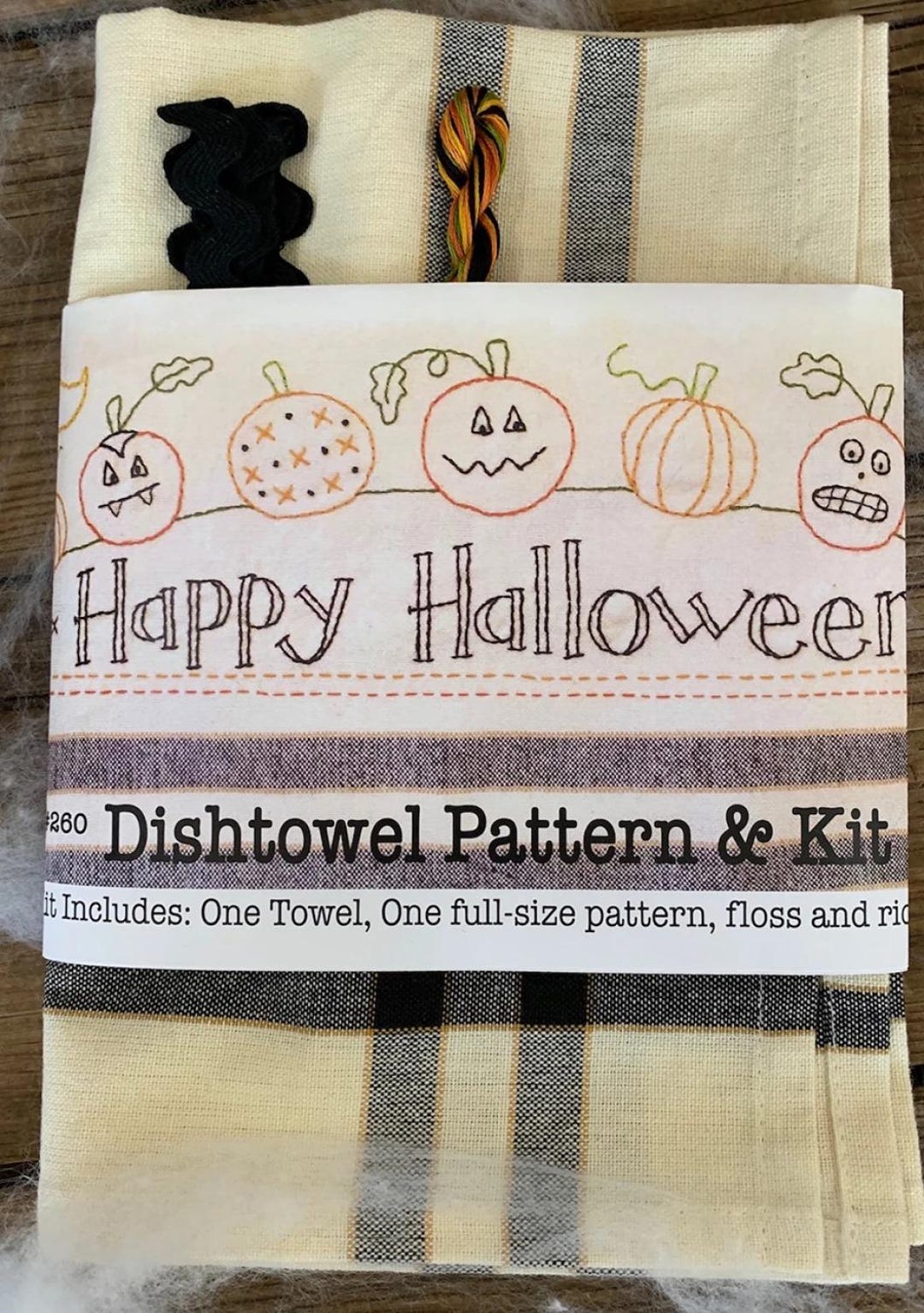 Happy Halloween Dishtowel Pattern and Floss Kit | BR260K | Barri Sue ...