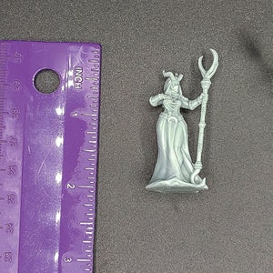 Female Tiefling Wizard / Veiled Sorceress - Tiefling Socerer - Galaad ...