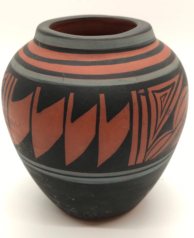 Vintage NAVAJO Native American Red Clay Pottery Vase With Black & Grey Navajo Design Signed ...