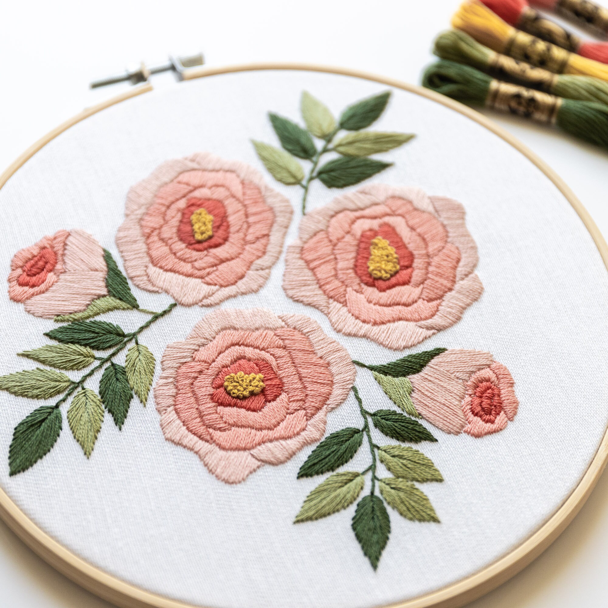 Errötende Rosen Stickmuster Blumen Stickmuster Botanische Stickerei ...