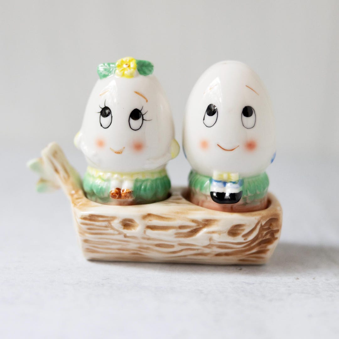 Mr Mrs Egg Head Humpty Dumpty on a Log Salt Pepper Shaker Set Painted ...