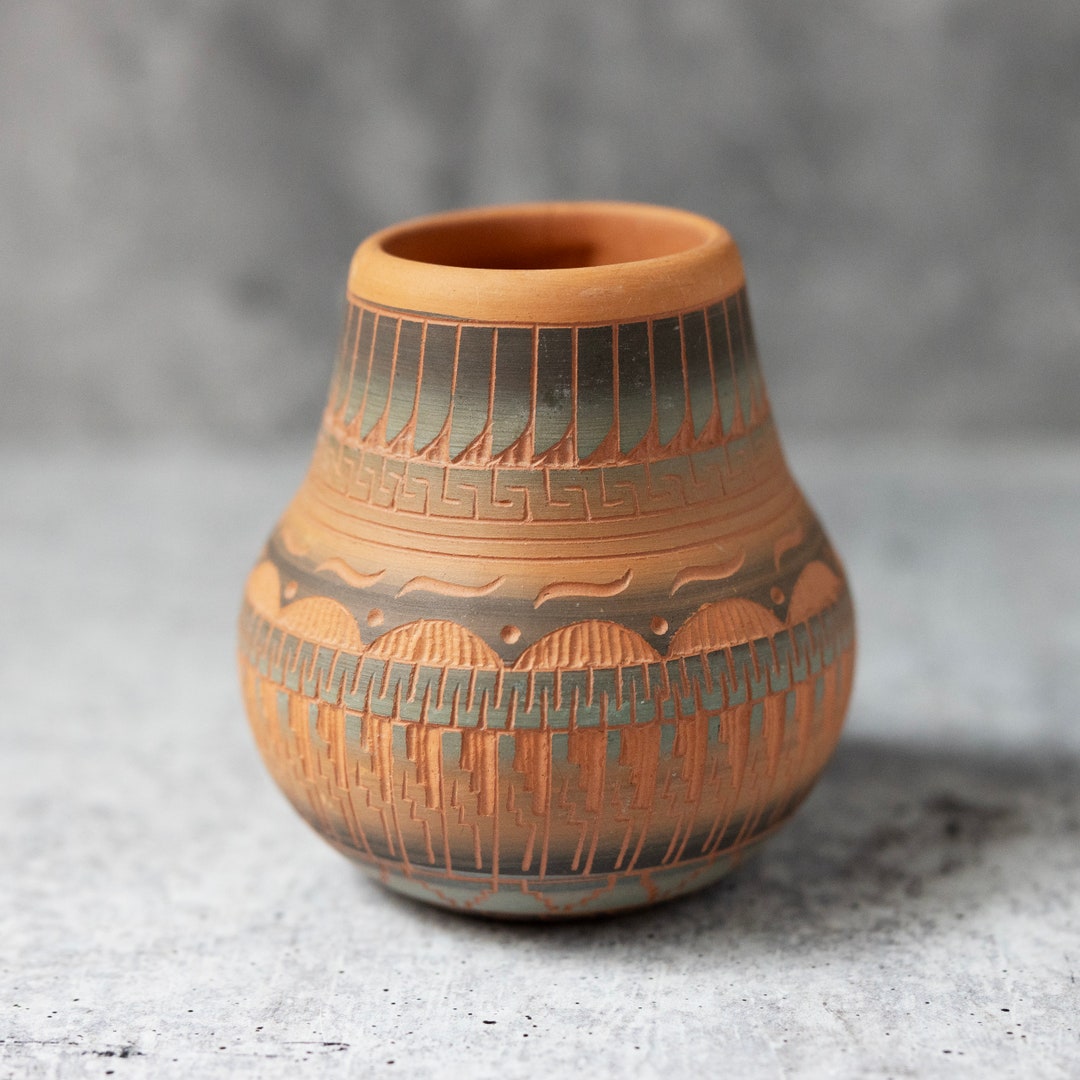 Navajo Dine Native American Indian Clay Pottery Sgraffito Signed E.E ...
