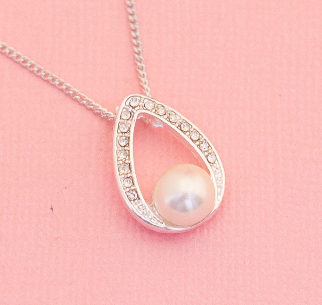 Mermaid Teardrop Pearl Silver Tone Necklace| 18 Inches| Avon| H20 - Etsy
