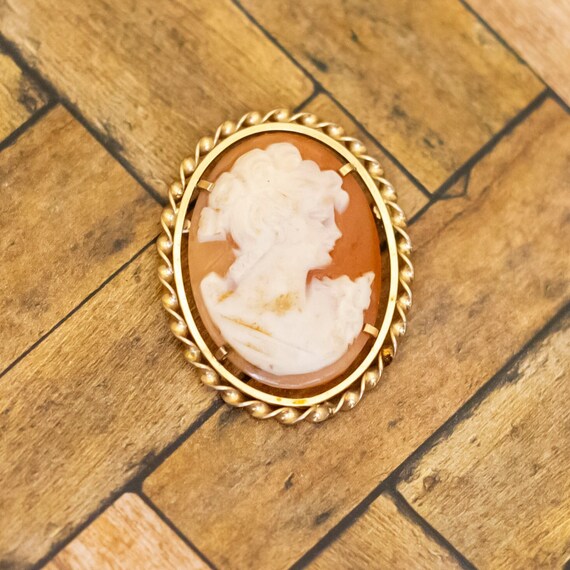 vintage victorian oval lady - Gem
