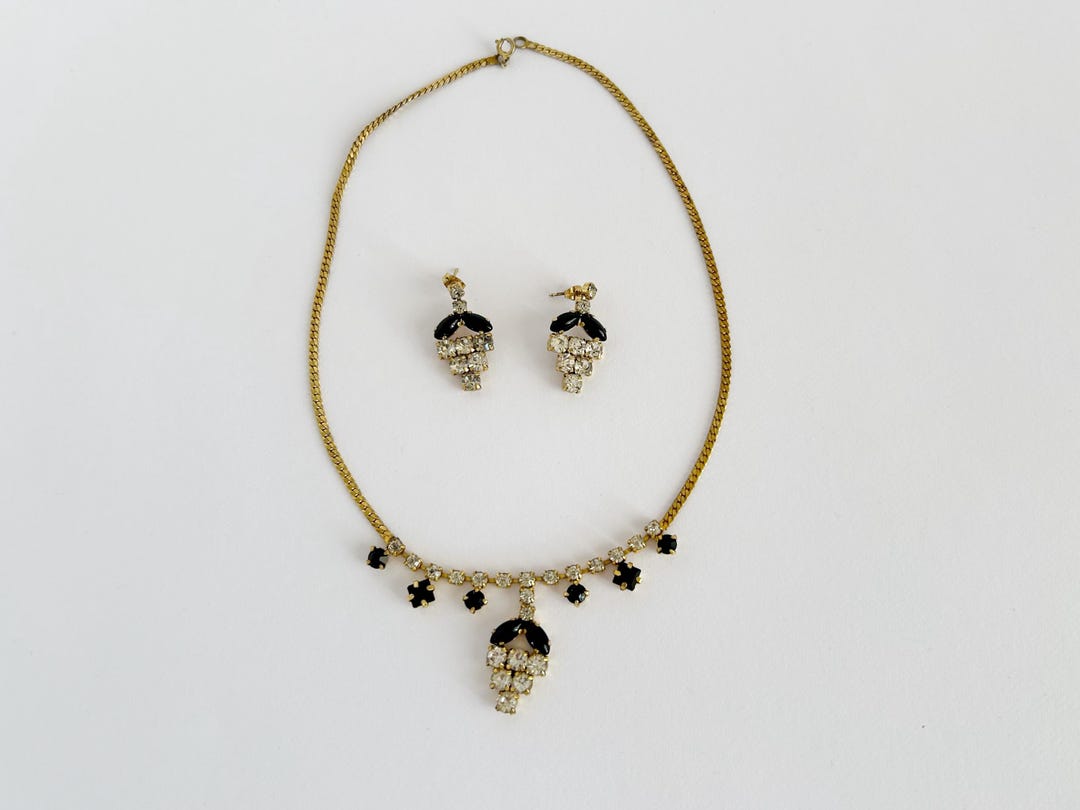 Chic Retro 90s Costume Jewelry Set - Black and Gold Grape Shaped ...