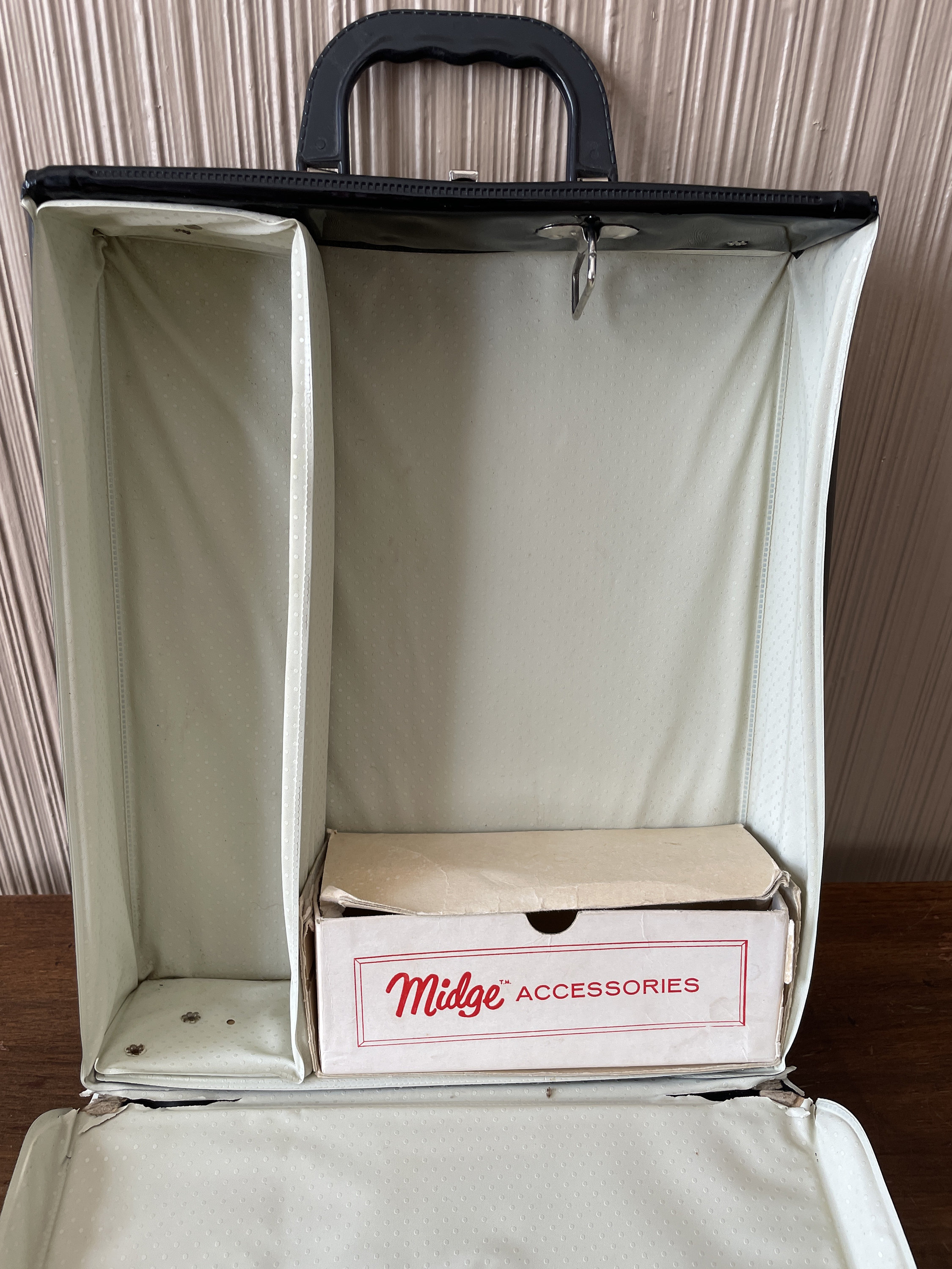 Bubble Cut Barbie Midge Accessories Black Vinyl Ponytail Case 1963 ...