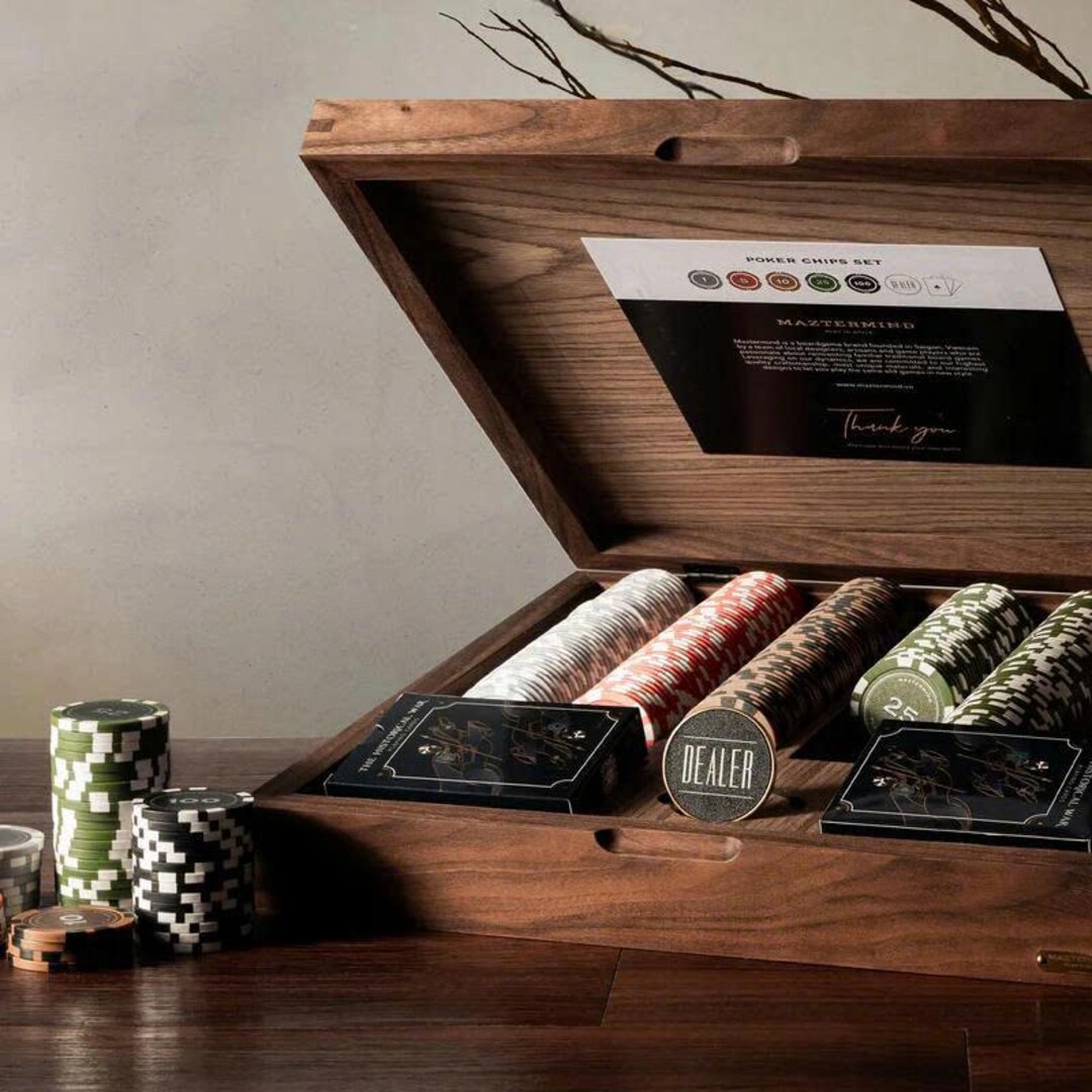 Luxury Poker Chip Set: 300 Texas Holdem Chips in Walnut Box - Etsy