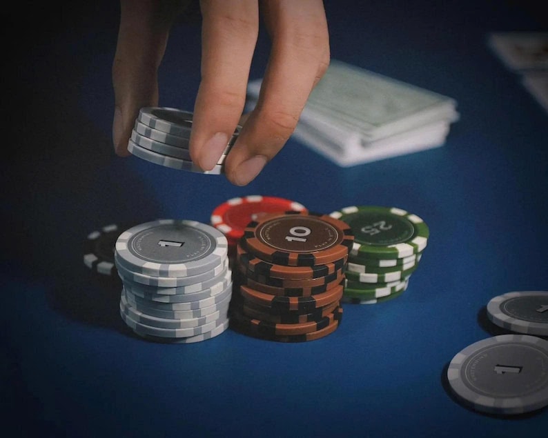 Luxury Poker Chip Set: 300 Texas Holdem Chips in Walnut Box ...