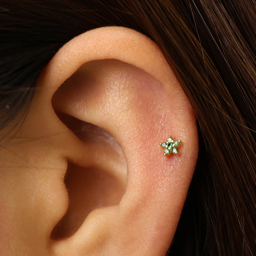 18G/16G Tiny Emerald Flower Internally Threaded Flatback Labret ...