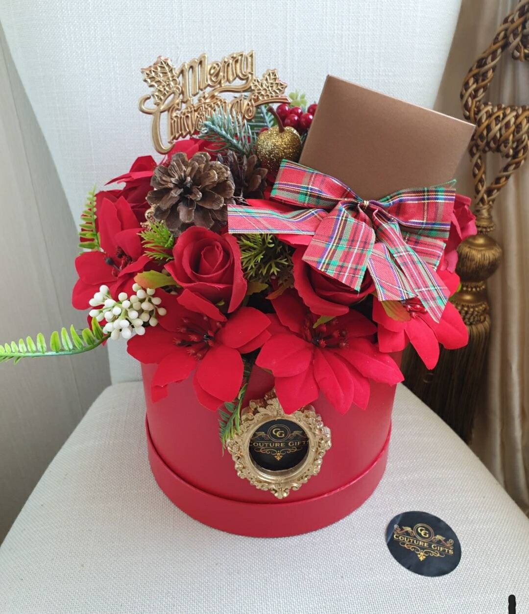 Beautiful Opulent Large Edinburgh Christmas Red Hat Box & Necklace Set ...