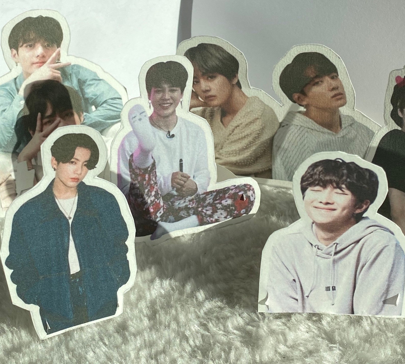 Mini figura de cartón BTS | Etsy